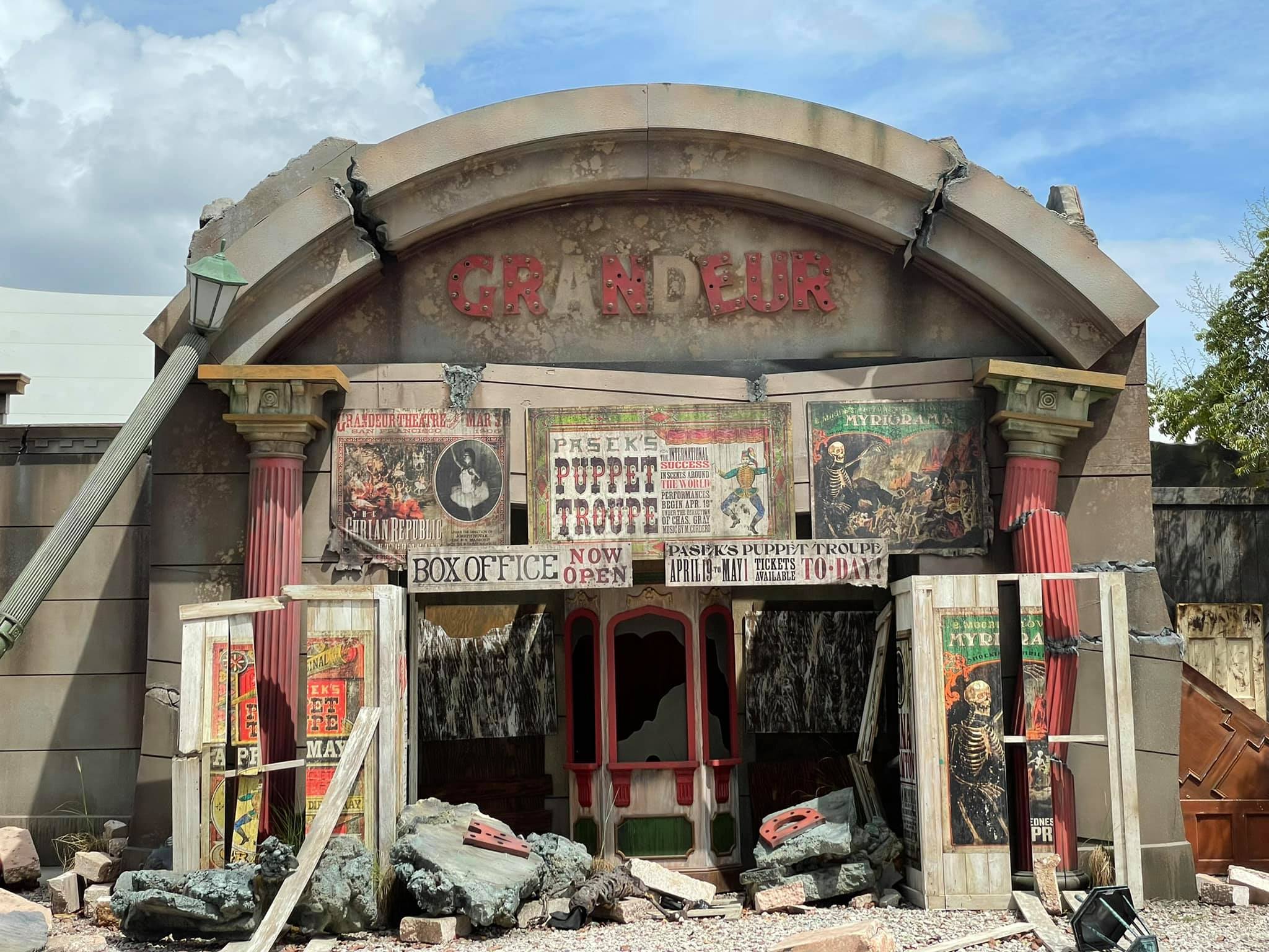 Universal Orlando HHN 'Puppet Theatre: Captive Audience' Review