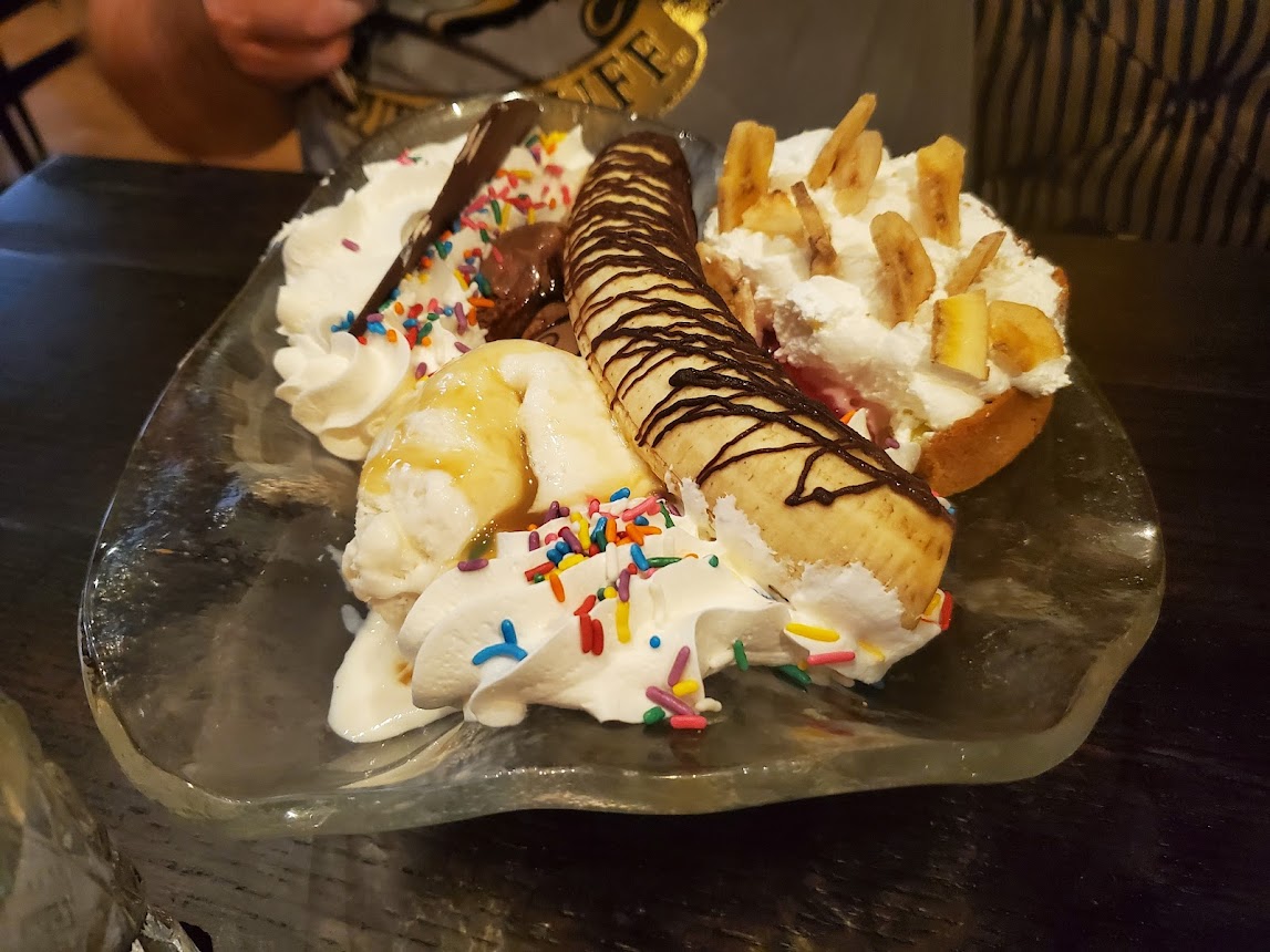 Review: Banana Cream Pie Sundae Toothsome Chocolate Emporium